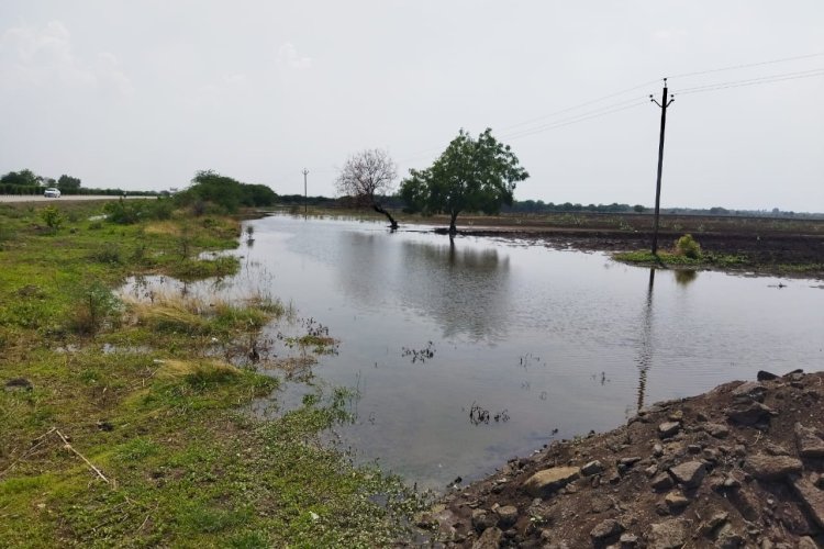 भिमा पाटबंधारे विभागाच्या निष्क्रीयतेमुळे पुन्हा हजारो लिटर पाणी वाया ...